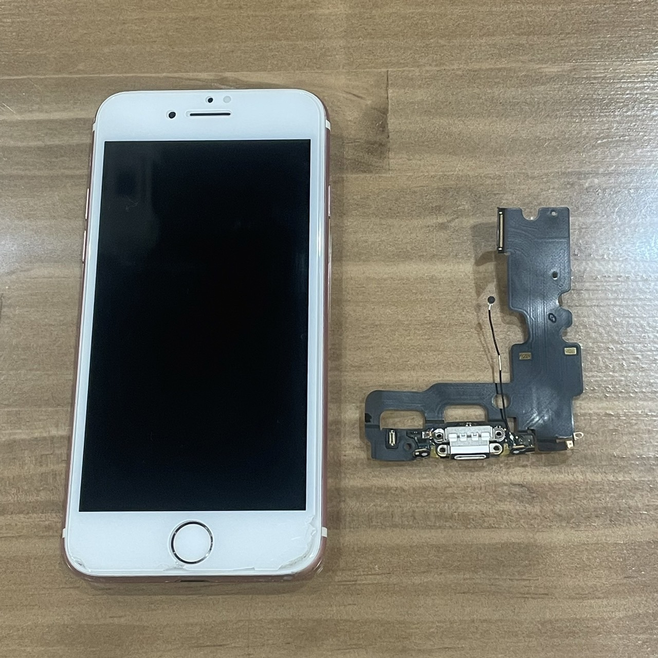 iPhone7のドックコネクタ交換にて長野市よりご利用いただきました！[長野店]